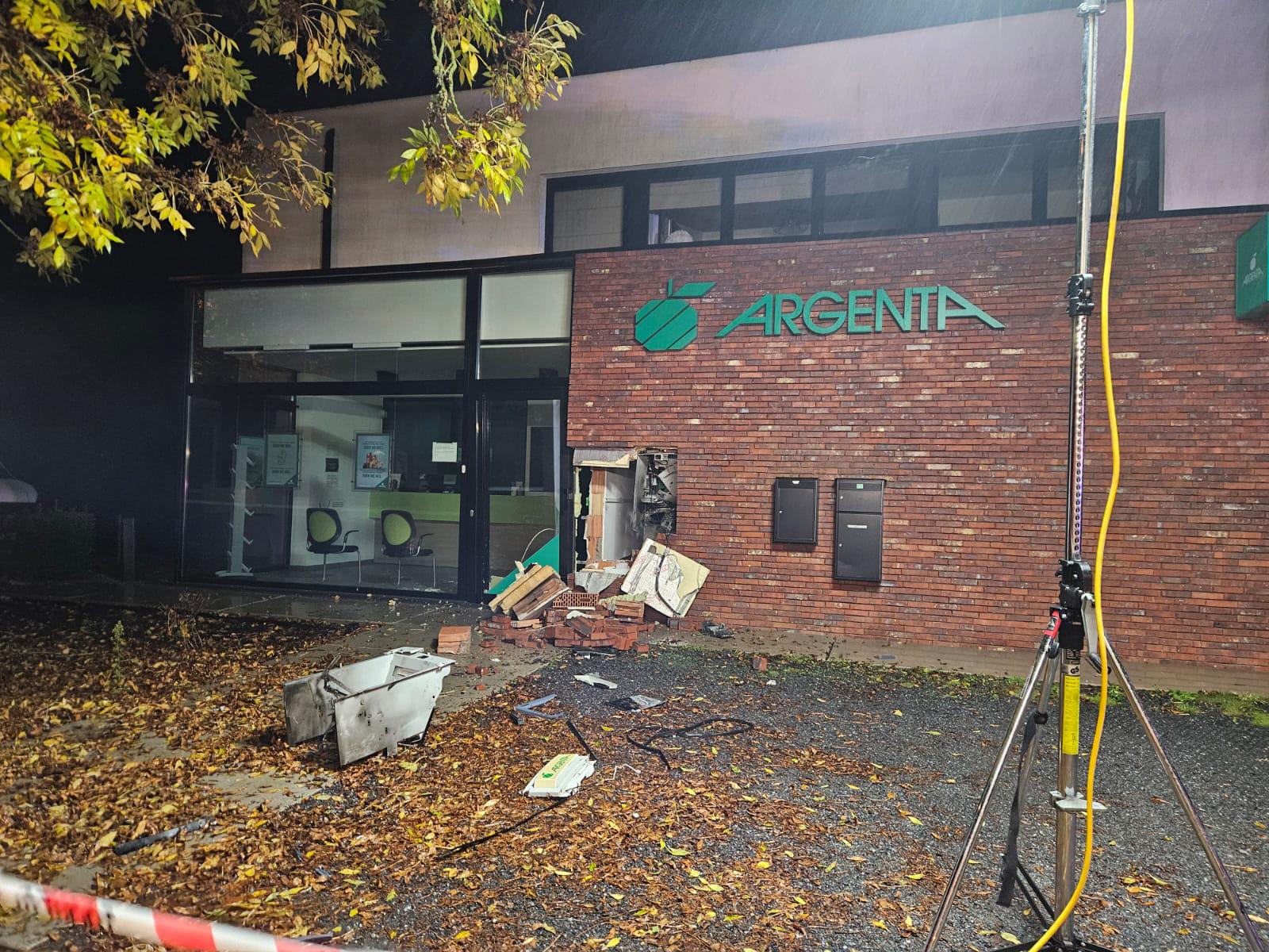 Plofkraak bij Argenta Tollembeek: dieven maken geen buit | Ring